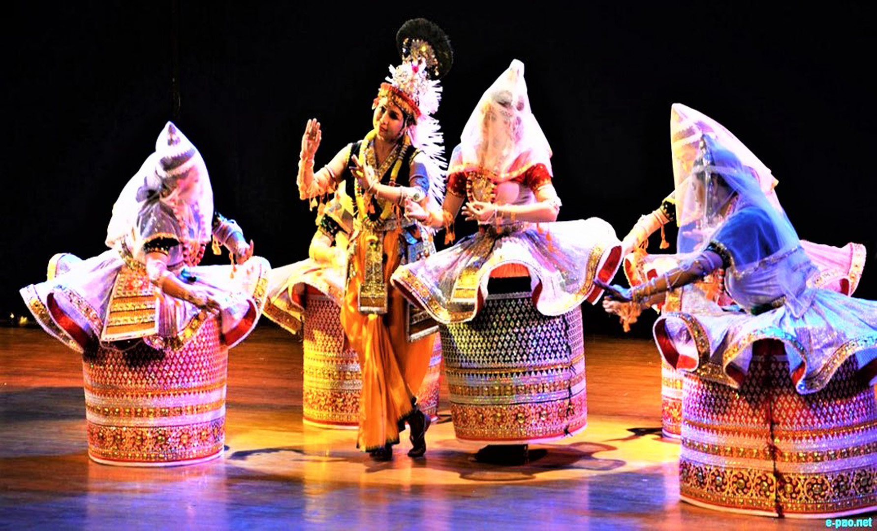বিশ্বকবি রবীন্দ্রনাথ, শান্তিনিকেতন এবং মণিপুরি নৃত্য - Besorgo